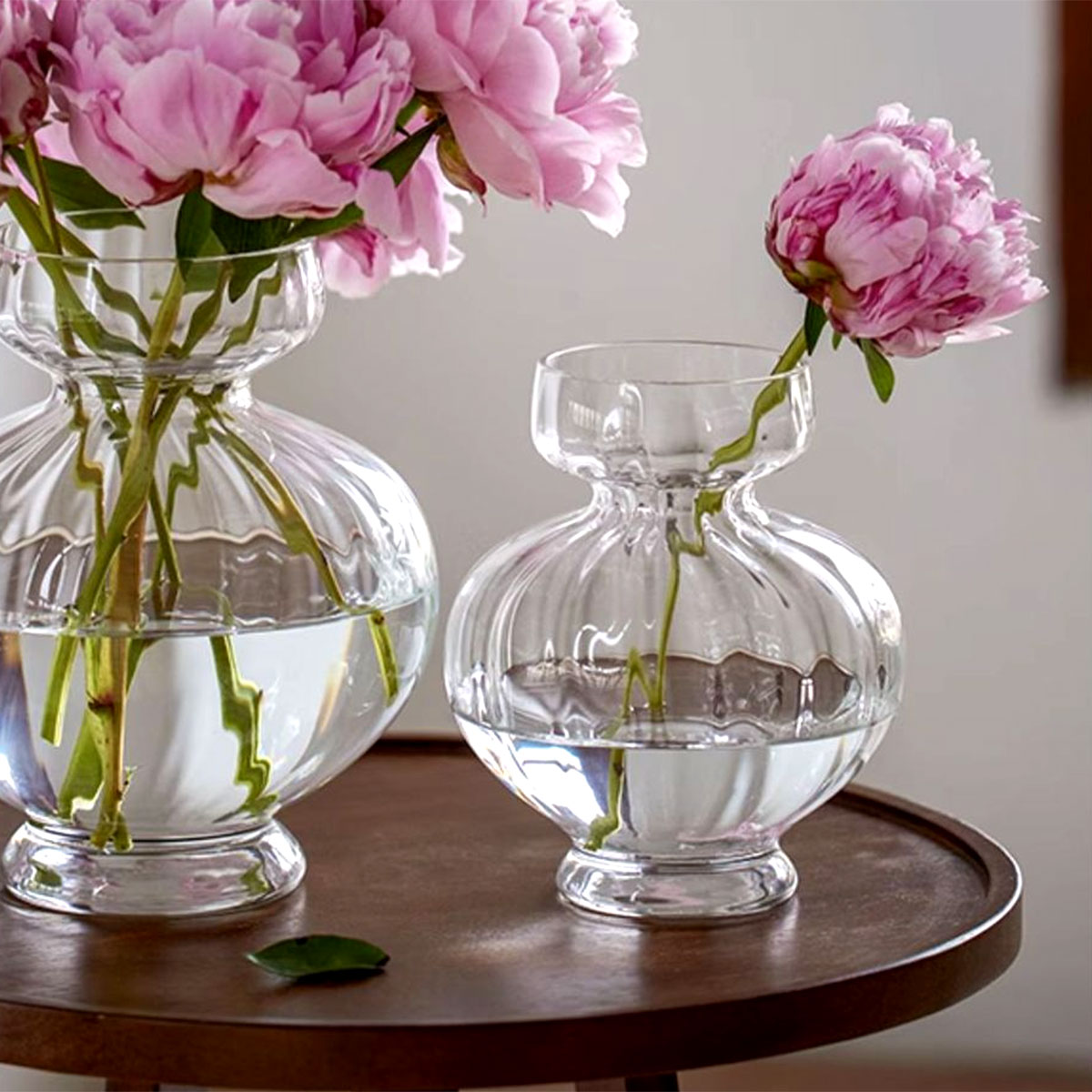 フラワーベース 花器 花瓶 フレグランスディフューザー ガラス雑貨 インテリア雑貨 おしゃれ ※全て手作り工法のため、サイズ・形状・色味・重量・厚みなどに多少の個体差がございます。 ガラス製品につき、キズ・黒点・異物・気泡・不純物・ガラスの...