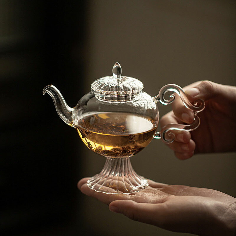 ガラス ティーポット ミニサイズ ガラス茶器 茶器 ガラスティーポット 小さめ ミニ 一人用 紅茶 ハーブティー お茶 中国茶 ティータイム 急須 おしゃれ かわいい ※ミニサイズ（1人用）です。 ※手作りのため、ガラスに凹凸がございます。...