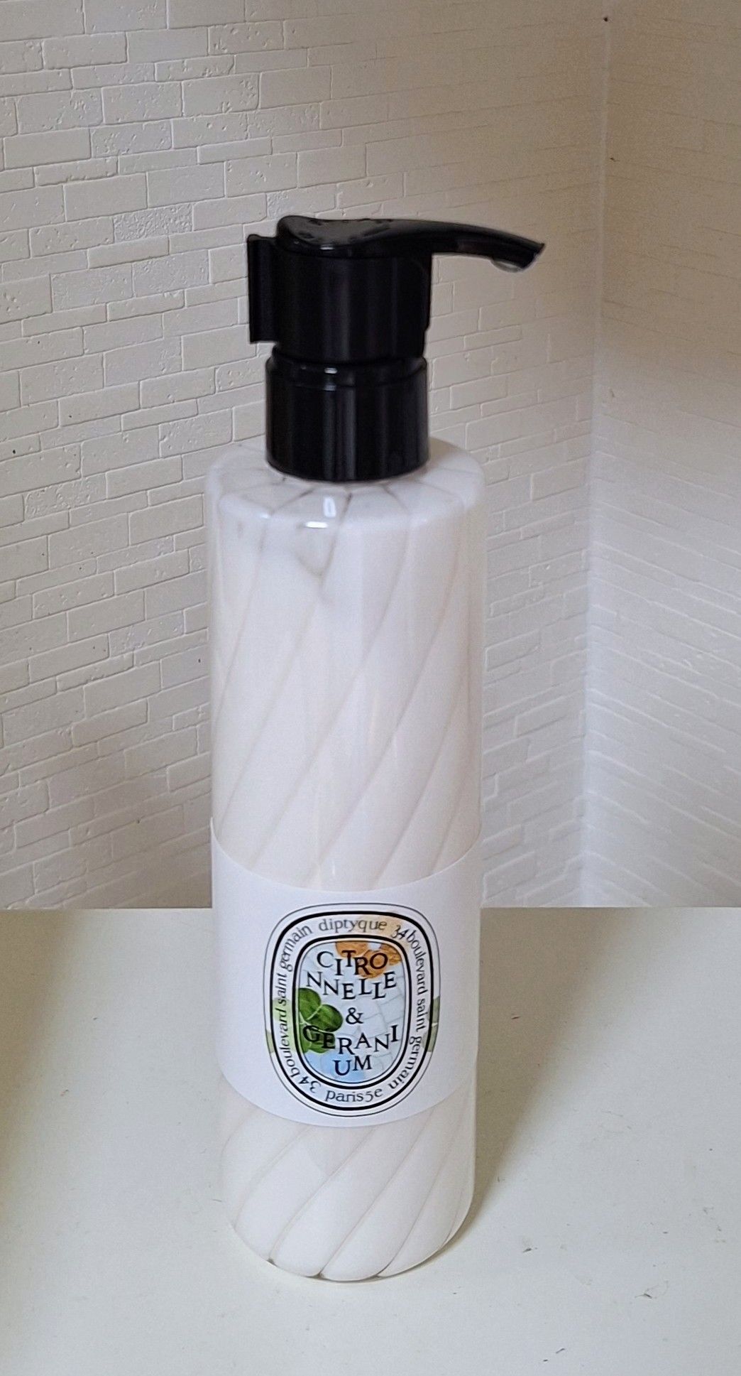 商品詳細 商品 ディプティック ボディケア 内容量 200ml 原産国 france> 区分 home fragrance 広告文責 キーリン 東昇商事 　06-6389-8289（連絡先電話番号）シトロネル＆ゼラニウムの香りのアフターサン...