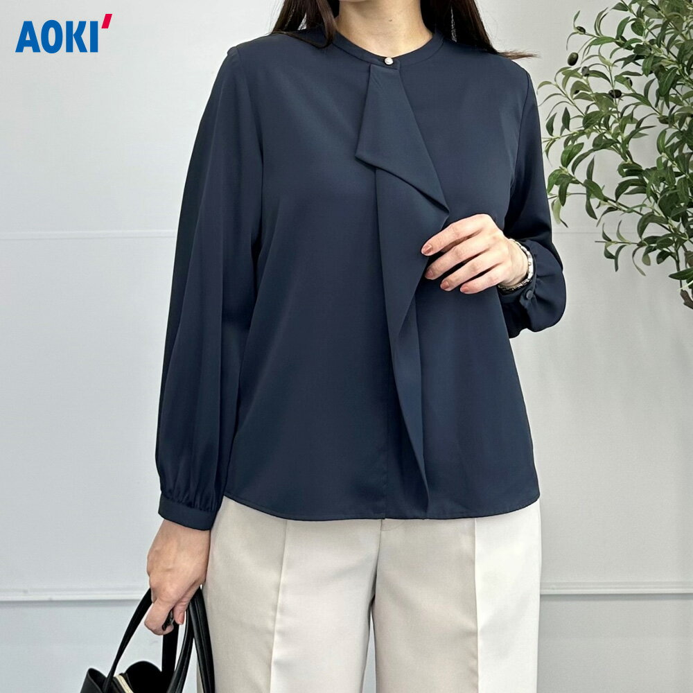 どんなシーンにも「調度いい」ラッフルブラウス〇着るだけで顔周りが華やぐ流れるようなラッフルタイデザインが縦のラインを強調し、スッキリとした印象に。 襟元には上品なパール調のボタンをあしらい、華やかさをプラスしました。------------...