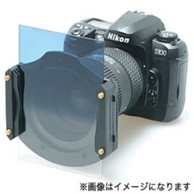 【商品解説】Z−PROシリーズ他、100mm幅のフィルターを2枚装着できるフィルターホルダーワイドレンズ使用時は、フィルター溝を1枚に変更可能。※35mm以下の広角ではケラレが発生します。フィルター溝を1枚にした場合は24mm以下の広角でケ...
