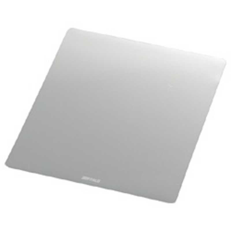 【商品解説】●デスク周りを華やかにするクールなメタル調マウスパッド。●表面ドット加工により、ハイスピードで快適なマウス滑りを実現。●使用時にズレにくい滑り止め加工。●長時間使用しても疲れにくい厚さ0．5mmの薄型仕様。●レーザー式マウス、光...