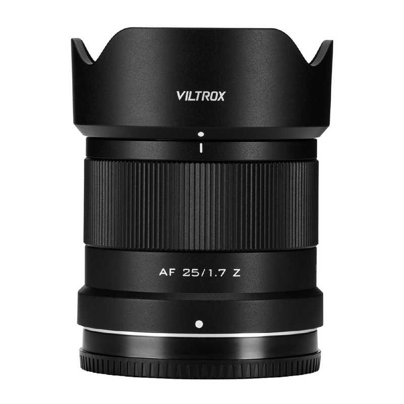 【商品解説】特徴 全長約57mm、重さ180gと持ち運びやすく、街歩きや旅行に最適です。開放F値1.7により、暗所でも美しいボケ味と高い描写性能を実現し、立体感のある写真が撮影できます。また、豊富な光量を取り入れられるため、暗所でも速いシャ...