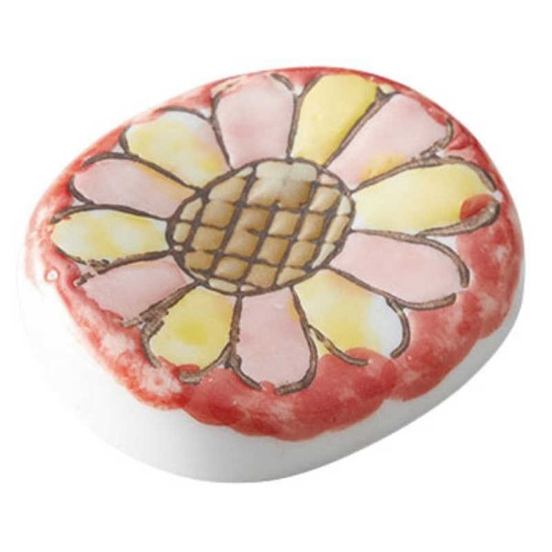 【商品解説】●コロンとした形の陶器製箸置きです。●可愛らしい花柄デザインで、食卓を鮮やかに演出します。●食洗機に対応しており、毎日使いに最適です。【スペック】●型式：675543（675543）●JANコード：4970736675543この...