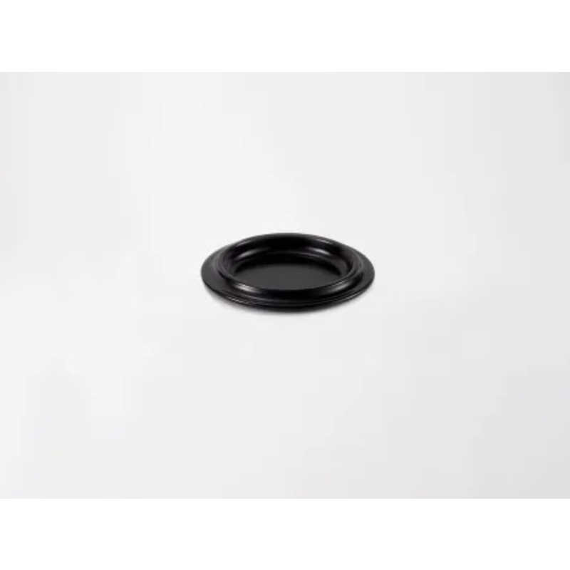 【商品解説】●陶器のような優しい質感と鋼板の割れない強さを兼ね備えたリムプレートです。●直火やオーブンでも使えるのでインドアでもアウトドアでもお使いいただけます。●コンパクトに収納できるシリーズ展開です。●縁が立ち上がったフォルムは、テーブ...
