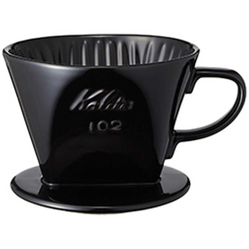 【商品解説】陶器製のカリタドリッパー。保温性が高く、コーヒーのドリップに最適です。雑味を抑え、すっきりとした味わいを引き出す三つ穴構造が特徴。2〜4人用で、サイズはおよそ高さ9cm×幅14cm×奥行11.5cmです。【スペック】●型式：10...