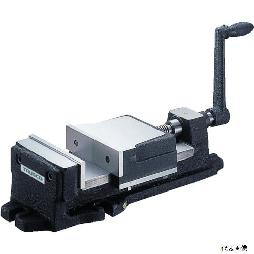 【特長】 ●各部にわたり丈夫で耐久性のある設計です。 ●フライス盤に取り付け、主に粗加工用として使用します。 【仕様】 ●全長(mm)：382 ●全幅(mm)：148 ●全高(mm)：98 ●口幅(mm)：132 ●口開き(mm)：82 ●...