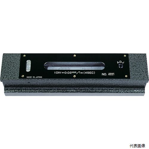 【特長】 ●主気泡管の目盛誤差は2目盛以内です。 ●主に工作機械などの水平出しに適しています。 ●長さ(mm)：150 ●幅(mm)：48 ●厚さ(mm)：45 ●感度(mm)：0.05 ●平面度(μm)：10 ●精度：2目盛以内 【注意】...