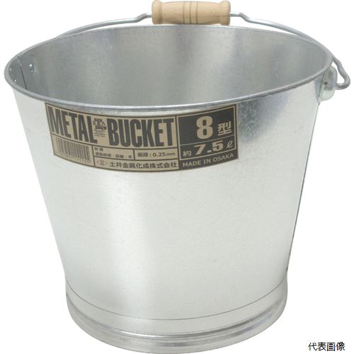 【特長】 ●トタン製なので強くて丈夫なバケツです。 ●容量(L)：7.5 ●間口(mm)：275 ●奥行(mm)：273 ●高さ(mm)：212 ●取っ手部：木柄　底部：ワッパ付　改良ダルマ 【材質／仕上】 ●本体：亜鉛メッキ鉄板　ツル：鉄...