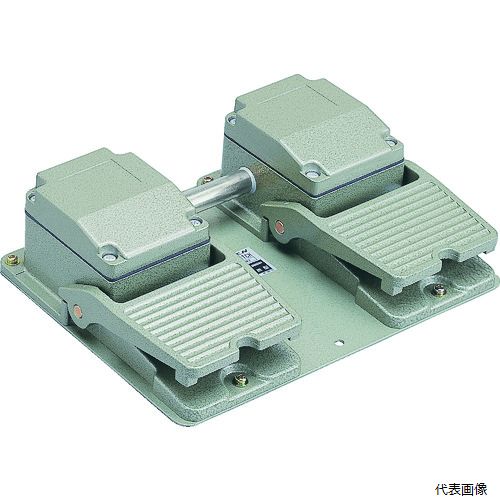 【特長】 ●水、油、悪環境での作業に最適なフットスイッチです。 【用途】 ●工作機械、プレス機械、産業用機械全般。 【仕様】 ●連数：2連 ●接点：各側1c ●動作特性：モーメンタリー ●電気定格：6A-250VAC ●付属VCTFコード：...