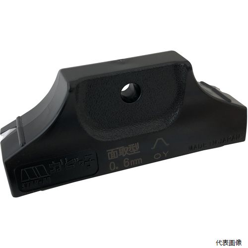 【特長】 ●家具・建具に貼った化粧テープ、木口テープのはみ出し部分のカットに最適です。 ●セラミック刃仕様です。 ●切口形状、面取り幅0.6mmです。 【用途】 ●化粧テープのカット。 【仕様】 ●全長(mm)：76 ●長さ(mm)：76 ...
