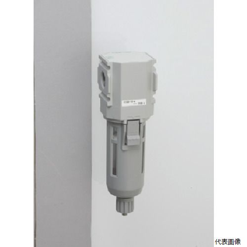 【特長】 ●空気配管中のダストや水滴を効率的に除去します。 ●使用するエレメントは、表面が粗く、内部に行く程細かくなるという、独自の化学繊維構造を採用しています。　目詰まりを大幅に解消し、エレメント寿命が大幅UPします。 【用途】 ●空気配...