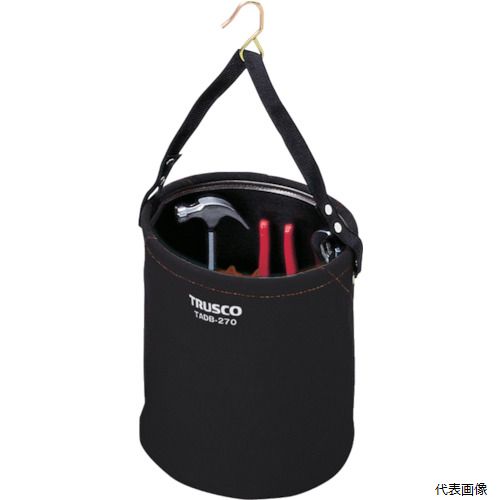 【特長】 ●日本製の高品質な縫製を施した電工バケツです。 ●防水加工布を使用しています。 ●底面にベニヤ板入りです。 ●工具差し用アタッチメント付きです。 【仕様】 ●色：ブラック ●径(mm)：φ270 ●高さ(mm)：300 ●奥行(m...