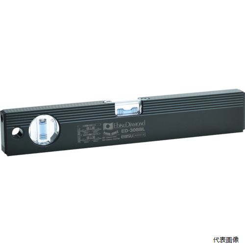 【特長】 ●樹脂製フラット型サイドキャップ付で建材等を傷つけません。 ●水平気泡管は拡大レンズ付きで大変見やすく、精度調整機構付で便利です。 ●測定基準面がV溝付でパイプ等の測定ができます。 ●6本線気泡管は1/100と2/100勾配の測定...