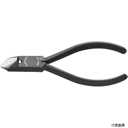 【特長】 ●一丁で各種電気配線工事を行います。 ●刃角度37°で斜め方向から刃を入れ、入り組んだ部分や奥深い場所での切断に便利です。 ●刃部先端でステップルの取り外しが可能。 【用途】 ●電気工事業。 【仕様】 ●全長(mm)：111 ●刃...