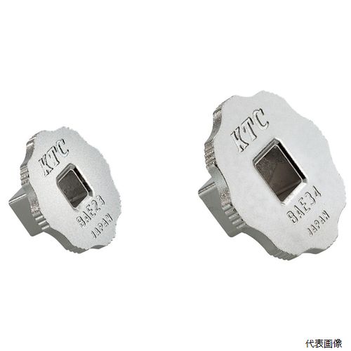 【特長】 ●早回し変換アダプタのセットです。 ●ソケットアダプタとは違い、製品単体での早回しが可能です。 ●凹凸を同位置で合わせてあるので通常のソケットアダプタに比べ、全高が低くなります。 ●マグネットによりソケットの保持及び脱着が容易です...