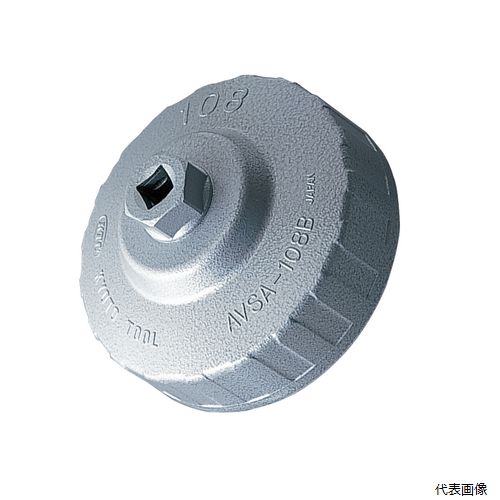 【特長】 ●　インサート製法の採用により、ドライブ角部に鉄(鋼材)を使用、アルミ部も厚さを増し耐久力を向上させました。 【仕様】 ●差込角(sq.)：12.7 ●内寸(mm)：108 ●外径(φmm)：125 ●厚み(H；mm)：66 ●形...