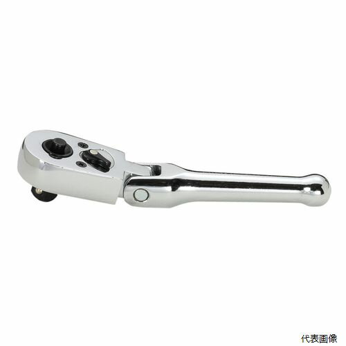 【特長】 ●狭い場所での作業に最適なショートタイプのラチェットハンドル。 ●プッシュリリースボタン付き。 ●首振りスタビータイプ。 【仕様】 ●差込角(SQ)：3/8 ●ギア数：45 ●全長(L；mm)：140 ●ヘッド厚み(A；mm)：1...