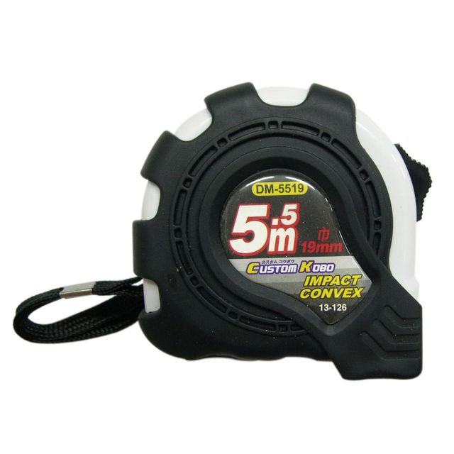 衝撃に強いゴムカバー付き! 【特長】 ●衝撃に強いゴムカバー付き 【商品サイズ】 長さ5.5m テープ幅19mm 【材質】 ●本体：ABS樹脂(白色の部分) ●ラバー部：PVC(ラバーの部分) ●テープ：スチール 【内容量】 1ヶ 他のサイ...