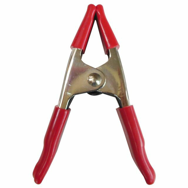 スチール製により耐久性アップ! 【特長】 ●仮押さえにがっちりキャッチ ●ホビー・工作・メンテナンスなど幅広く使えます。 【商品サイズ】 全長100mm 最大口開き　約25mm アゴの深さ35mm 【材質】 ●スチール 【内容量】 1ヶ 他...