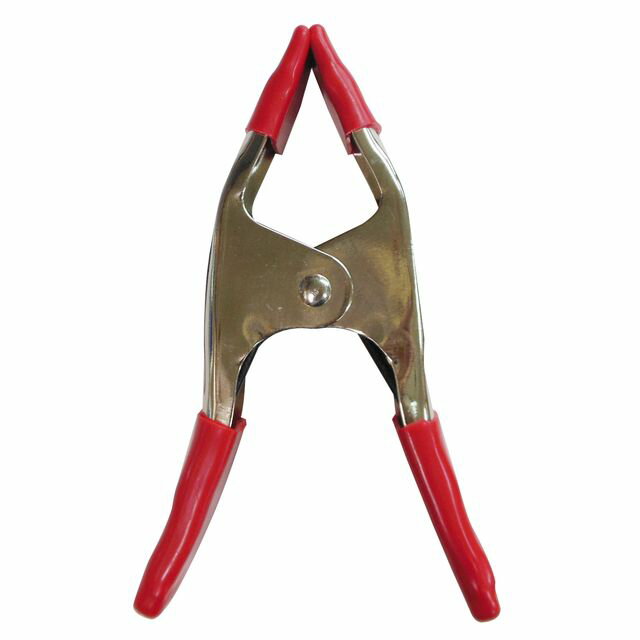 スチール製により耐久性アップ! 【特長】 ●仮押さえにがっちりキャッチ ●ホビー・工作・メンテナンスなど幅広く使えます。 【商品サイズ】 全長150mm 最大口開き　約50mm アゴの深さ55mm 【材質】 ●スチール 【内容量】 1ヶ 他...