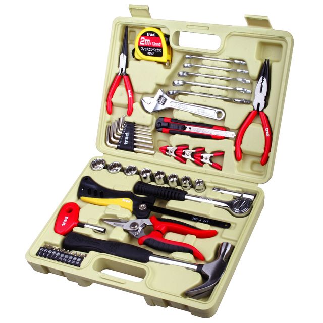 厳選工具をセットアップ! 【特長】 ●45PCSの厳選工具をセットアップ ●備えて安心、使って便利なツールセット ●持ち運びに便利な収納ケース付き 【仕様】 ●ケースサイズ:H235×W310×D65mm ●セット重量:2.7kg 【商品サ...
