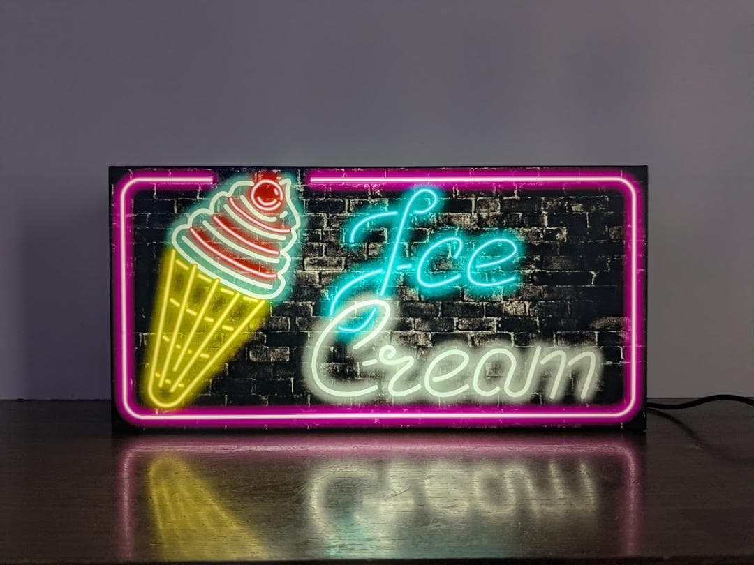 商品情報 サイズ 縦150mm×横300mm 厚み70mm 材質 アクリルデザインシート 裏板アルミ複合板色 カラー色商品説明 USBコネクタ(コード線約1M)・AC100V差込みアダプター付属となっております。 USBコネクタでパソコンや...