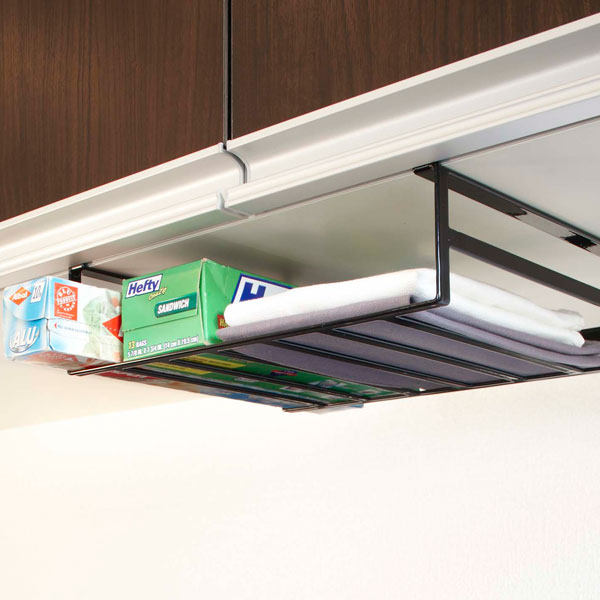 吊り戸棚に差し込むキッチン収納シリーズシンプル＆モダンスタイルのキッチン用品シリーズ『tower』。キッチンの吊り戸棚に差し込んで使用する収納ラック。 目線の高さで使いやすく、キッチンスペースを有効に使えます。ラップやホイル、布巾などがサッ...