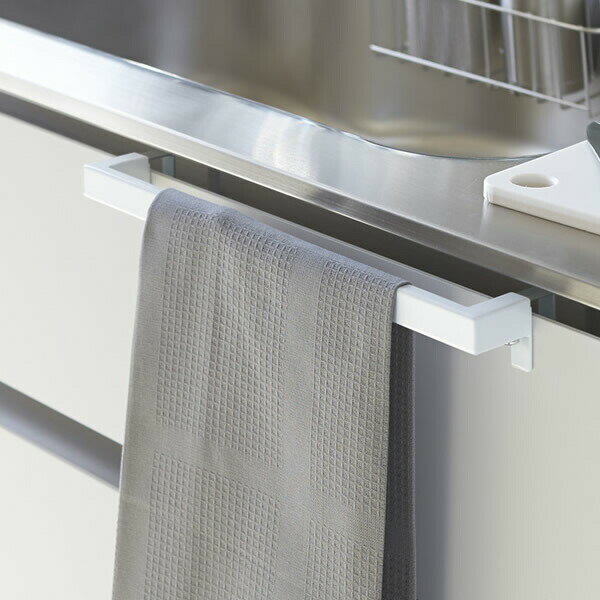 使いやすくどんなシーンにも合わせやすいキッチンシリーズ扉の厚みに調節ができるスタイリッシュなタオルハンガー。取り付けフックを扉の幅にピッタリと調節して固定するのでがたつきが無く、しっかりと取り付けられます。キッチン、洗面所、トイレの扉などに...