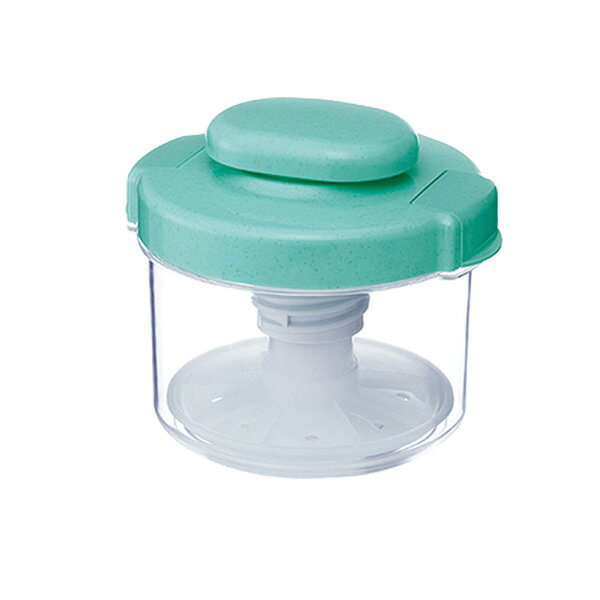 家庭で手軽に浅漬けを楽しめるハンドルを回して加圧する卓上タイプの漬け物器。少量の野菜に適したコンパクトサイズ。蓋は開閉がラクなワンタッチロック式。商品サイズ(約)幅14.6×奥行き14.6×高さ12.2cm容量840mL重量(約)252g材...