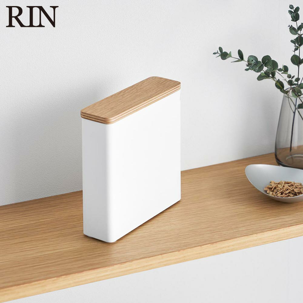 省スペースで場所を取らない　スリムタイプの生理用品を　すっきり隠せる収納ケース追加吸収ライナーやタンポンなどのスリムタイプのサニタリー用品にピッタリな収納ケースです。限られたトイレ空間でも場所を取らず、サニタリー用品を隠してすっきり収納でき...