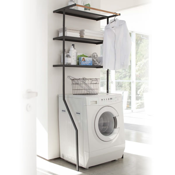 シンプルかつスタイリッシュなデザインが人気壁面に立てかけるだけで簡単設置のランドリーシェルフ。一時干しに便利なハンガーバー付。タオルや洗濯小物の収納、ストックに便利。対応サイズ（約）:洗濯機/幅72×高さ120cm（蓋開時）以内のもの組立て...