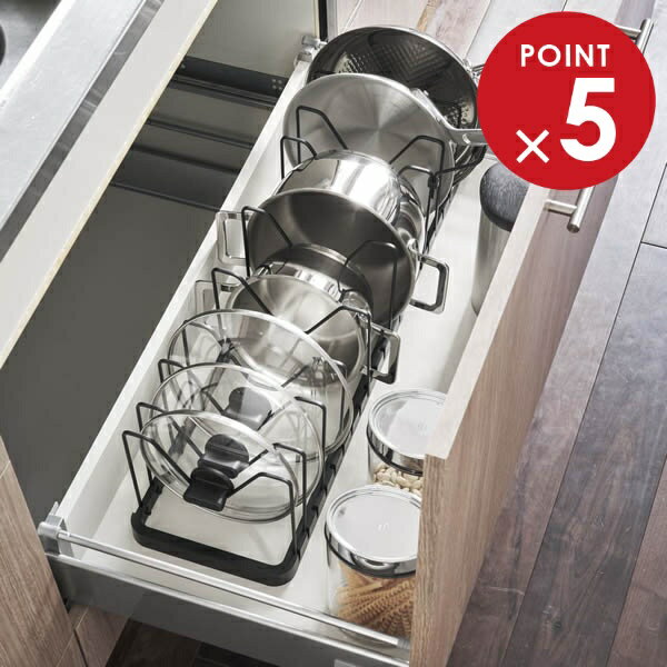 伸縮式スタンド伸縮できるからシンク下のスペースに合わせてピッタリフィットするフライパン＆鍋蓋スタンド。シンク下の引き出しをコンパクトにスッキリ整理整頓！使う時も取りやすい！フライパンを使いやすく立てて収納できます。持ち手置き付きで、持ち手が...