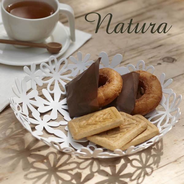 卓上使いにぴったり！お花モチーフの可愛らしいトレーアフタヌーンティーを彩る、お花モチーフの可愛らしいバスケットプレート。スイーツやフルーツを盛るデザート皿にピッタリ！置くだけで絵になるプレートなので、小物の収納かごや、テーブルアクセサリーと...