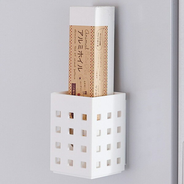 使いたいときにサッと取り出せる、マグネット小物入れラップやホイル、洗濯小物の収納に便利な小物入れ。マグネット式で、冷蔵庫や洗濯機などに設置できるので便利。使いたいときにサッと取り出せます。冷蔵庫サイドでは、ラップやアルミホイルの収納に。洗濯...