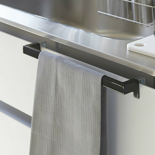 使いやすくどんなシーンにも合わせやすいキッチンシリーズ扉の厚みに調節ができるスタイリッシュなタオルハンガー。取り付けフックを扉の幅にピッタリと調節して固定するのでがたつきが無く、しっかりと取り付けられます。キッチン、洗面所、トイレの扉などに...