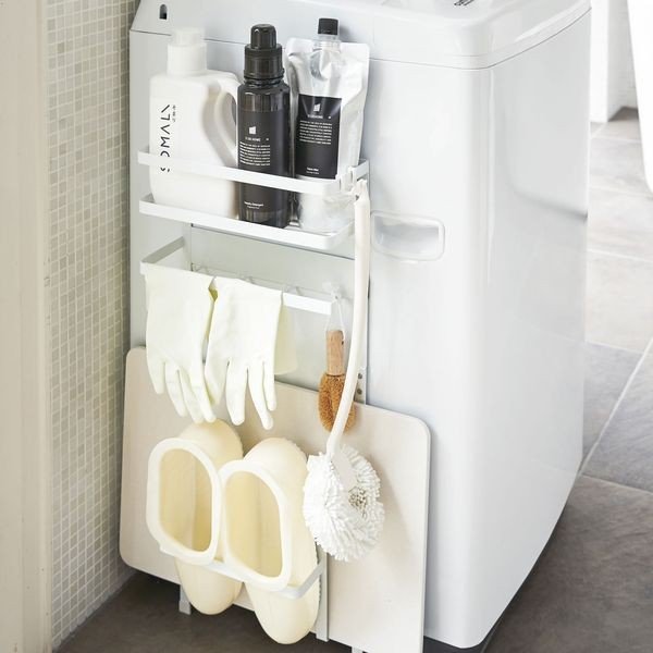 マグネットでラクラク取り付け洗濯機の側面にマグネットで取り付けられる収納ラック。バスマットやバスブーツ、洗剤、洗濯ネット、掃除用具、など洗濯まわりの小物を一括収納！珪藻土バスマットも収納可能置き場に困る珪藻土バスマットも収納可能。フック付き...