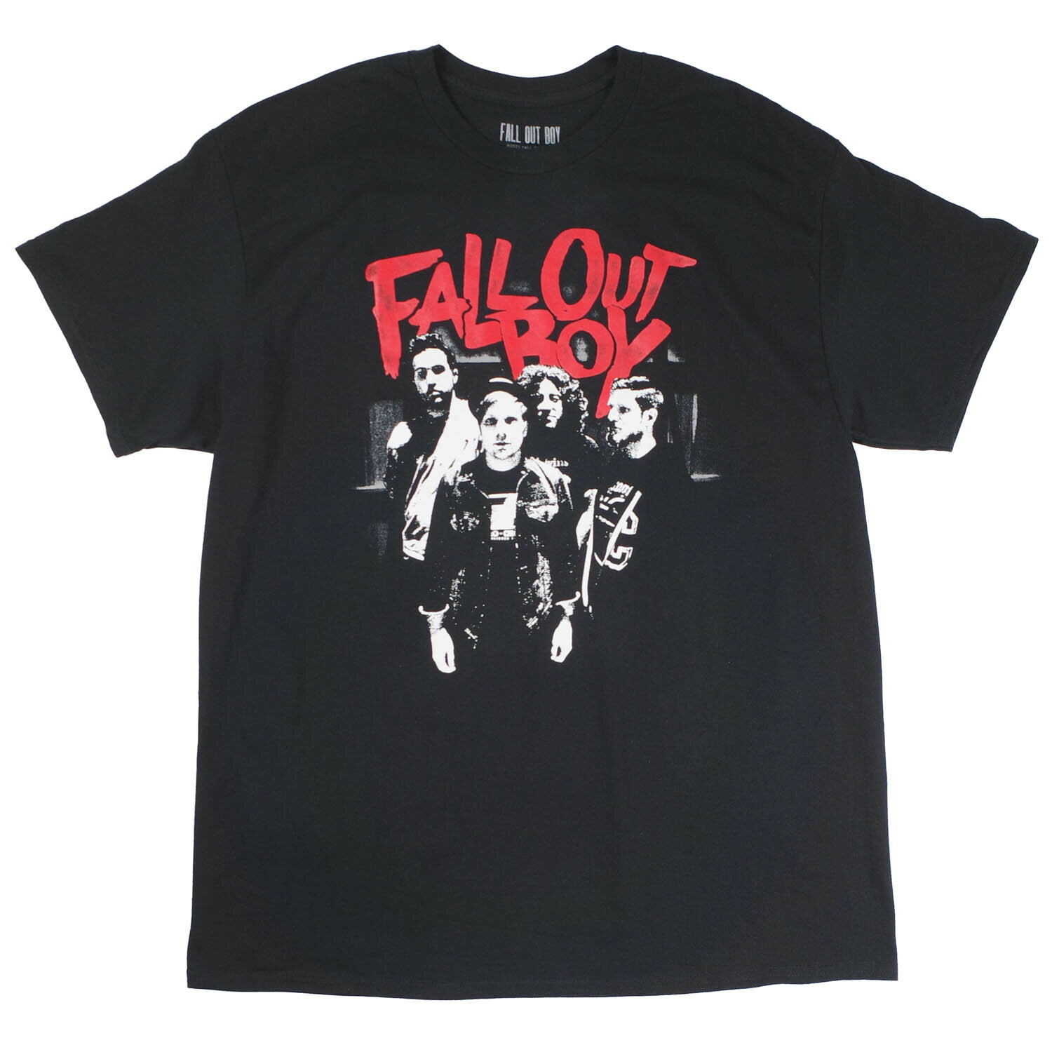 “エモもパンクも、この一枚から。” Fall Out Boyの存在感をストレートに表現した王道バンドTシャツ。 【デザイン】 2000年代以降のロックシーンを代表するバンド、Fall Out Boy のオフィシャルライセンスTシャツ。 フロ...