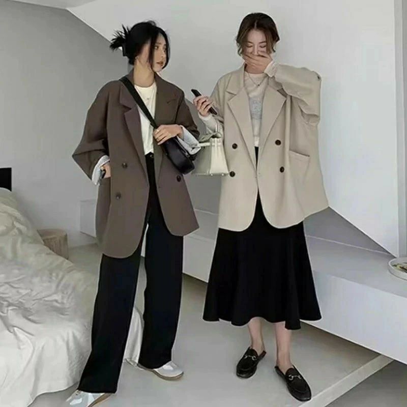 【美シルエットテーラードジャケット】きちんと感もお洒落も欲張る大人のマストアイテムテーラードジャケット、どんなシーンでも活躍する、360度美しいシルエットが魅力を惹き立てる。これからの季節はもちろん、ロングシーズンで活躍しますアウター 。肌...