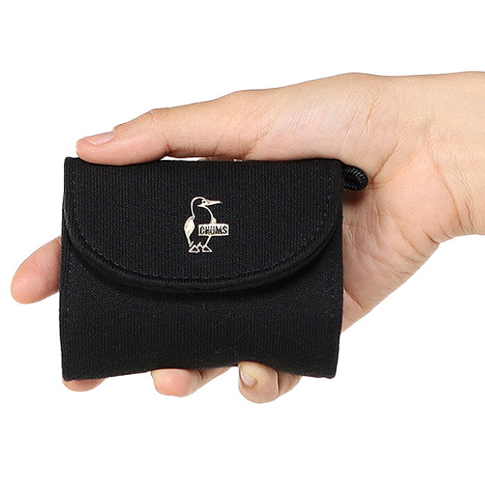 あなたの「好き」を詰め込もう☆ コンパクトに持ち運べる三つ折りアクセサリーケース 〈シリーズ特性〉 可愛さと使いやすさを兼ね備えた “推し活シリーズ”。これまでのCHUMSのイメージから一歩進んで、「好き」や「かわいい」をたっぷり詰め込める...