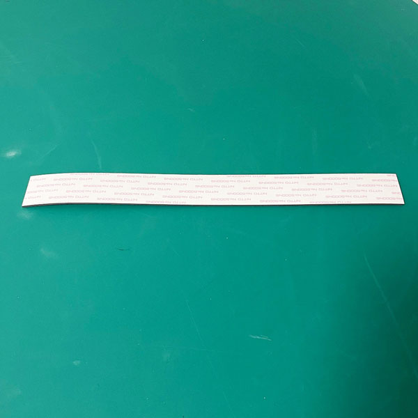 商品名：シール付き磁石（粘着剤付き異方性マグネットシート） サイズ：325mm*35mm*2.5mm 粘着剤：日東5000 磁石：異方性マグネットシート（強力）商品名：シール付き磁石（粘着剤付き異方性マグネットシート） サイズ：325mm*...