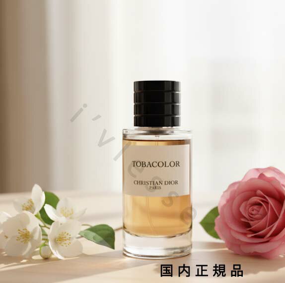 メ—カー Dior 商品名 トバカラー 内容量 50mL 商品説明 トバカラー、幾千もの色彩の煌めきが散りばめられた、タバコのシルエット。 フッカ(水タバコ)の煙がくゆる薄暗いバザール(市場)の中を、クリスチャン・ディオールが歩いたときに印...