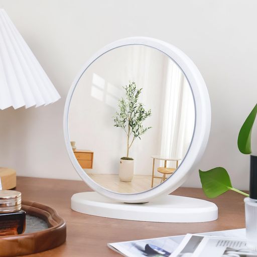 【商品仕様】商品内容:卓上メイクミラー1個。カラー:ホワイト色。サイズ:円型直径19.5cm、幅9cm。重量:約660g。材質:MDF(中密度繊維板)+無垢材。モニターなど環境により画像と若干見え方が違う場合がございます。 【シンプルでスタ...