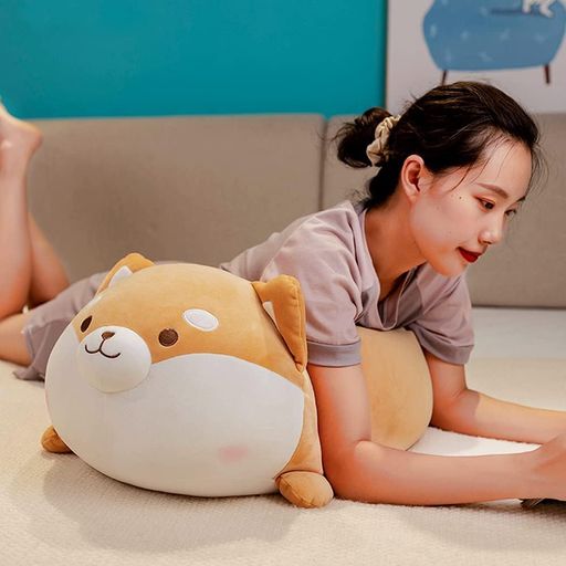 【超~可愛い柴犬ぬいぐるみ】丸っこい犬ちゃんを眺めていても、可愛くて癒されます。ふんわりもちもち感にゆるい顔が心を癒してくれます。もちもちぷるんな尻尾の感触も最高です。柴犬ちゃんを抱いて、幸せになります! 【超~柔らかい犬抱き枕】抱きしめる...