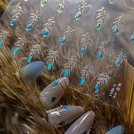 3D立体デザイン:花柄とクジャク羽をあしらった立体ネイルシール、貼るだけで奥行きのある本格的なネイルアートが完成します 豊富なデザイン:ピンク、白、黄色の優しい色合いの花びらや蝶々、クジャク羽のモチーフが豊富に揃っており、様々なネイルデザイ...