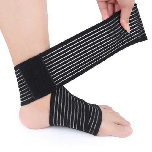 1.カラー:ブラック;材質:ナイロン 2.足首を守れる足首サポーターです。足を乾燥させておきます 3.通気性は抜群の材質を使用されて、運動中の熱を削除することができます 4.抗菌防臭機能を備えた素材、通気性・伸縮性に優れ、汗ムレを抑え、足首...