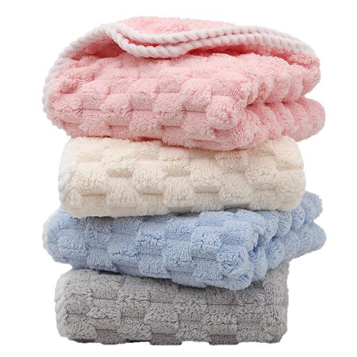 【商品詳細】素材:ポリエステル85%ポリアミド15%サイズ:約70x140cm、重量:約300g(1枚あたり)バスタオルは【品質】と【使い心地】にこだわっています。 【優れた吸水性、速乾性】綿素材より優れた吸水性と速乾性。マイクロファイバー...