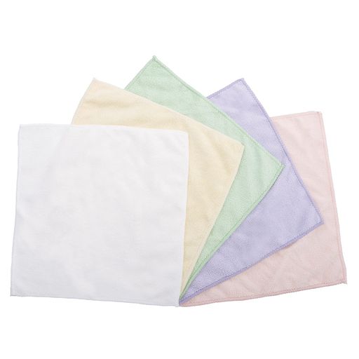 サイズ:28x28cm 内容量:5枚入 洗剤を使わずに汚れを落とす高機能な万能クロス。 超極細繊維(マイクロファイバー)が油汚れやホコリなどをスッキリ落とし、水滴をすばやく拭き取る。 カラ拭き、水拭きどちらでも使える。 吸水性が高いので洗車...