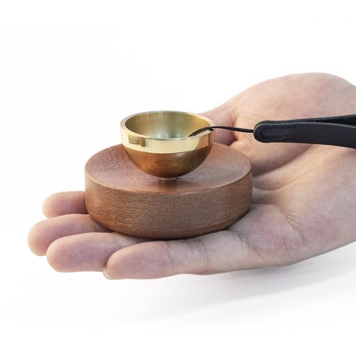 星(塗り潰し)小さいけれど良い音色のおリンです。モダンな家具調仏壇に最適な鈴(リン)セットです。星(塗り潰し)小さめのおりんなので、ペット用としてもご使用可能です。 星(塗り潰し)美しい真鍮の輝き、美しい響きの音色、ミニ仏壇にちょうど良いサ...