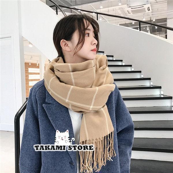 流行のフリンジ付きでトレンドのアイテムです。配色が落ち着いたカラーの組み合わせなので、シーンを選ばず様々な服装に似合いますよ。派手になりすぎず遊び心を演出したおしゃれ小物。素材：ポリエステルサイズ：200×60cm(フリンジ含む)重量：20...